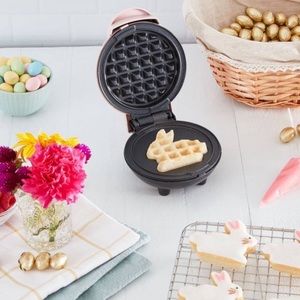 dash | Kitchen | Dash Mini Waffle Maker Nib 224 Easter Limited Edition ...